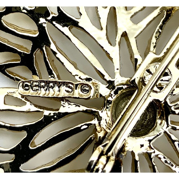 Gerry’s | Jewelry | Signed Gerrys Vintage Gold Tone Flower Brooch Pin ...